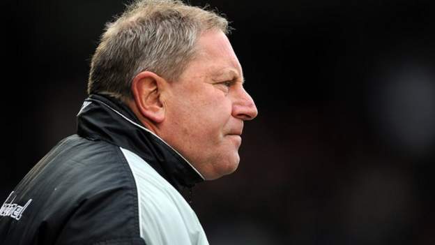 Hereford United: Bulls dismiss speculation over Terry Harris - BBC Sport