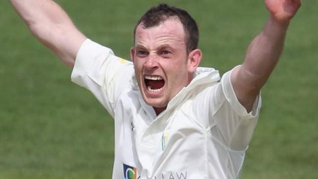 Surrey v Glamorgan: Graham Wagg haul hands visitors victory - BBC Sport