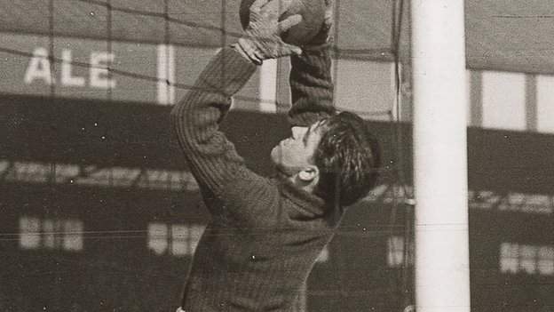 Middlesbrough great Rolando Ugolini dies, aged 89 - BBC Sport