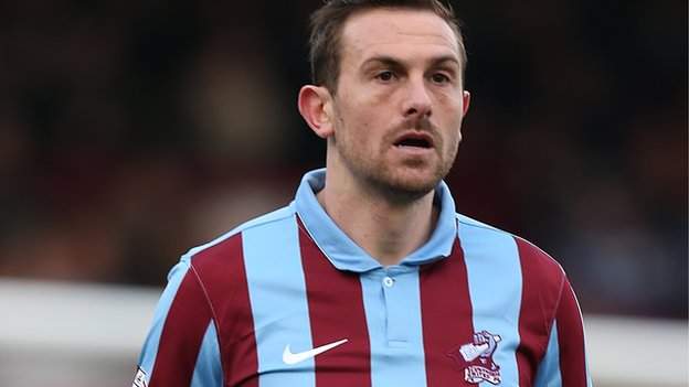 Scunthorpe United: Paul Hayes among eight released - BBC Sport