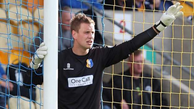 Mansfield Town: Alan Marriott one of six offered new contracts - BBC Sport