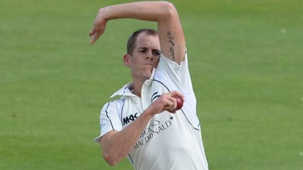 Middlesex v Lancashire: Neil Dexter takes career-best figures - BBC Sport