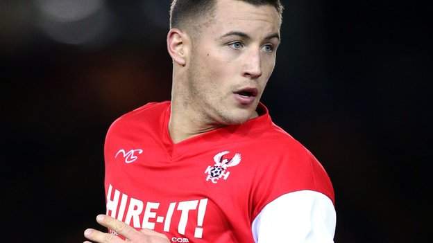 Lee Vaughan: Cheltenham sign Kidderminster full-back - BBC Sport