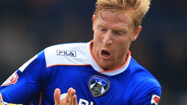 Adam Lockwood: Oldham defender signs new one-year deal - BBC Sport