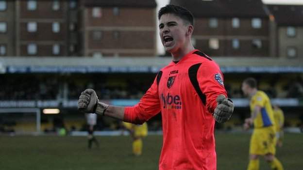 Exeter City goalkeeper Christy Pym signs new contract - BBC Sport