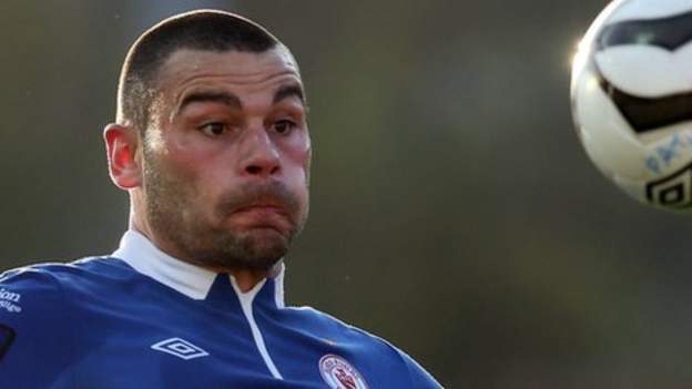 Striker Anthony Elding signs for Ballinamallard United - BBC Sport
