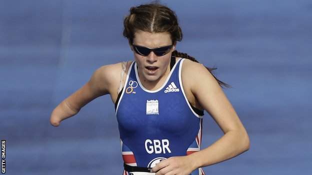 Paratriathlon: Lauren Steadman beats Faye McClelland in London - BBC Sport