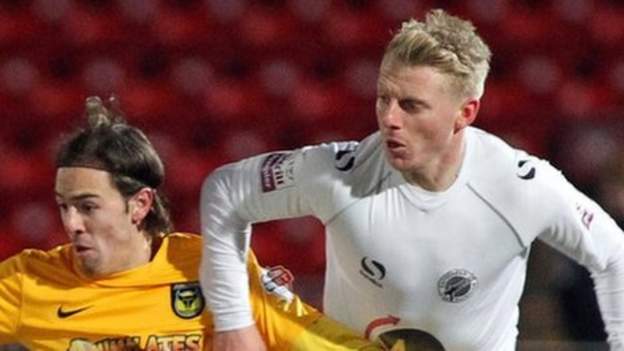 Jamie Chandler: Gateshead midfielder signs new deal - BBC Sport