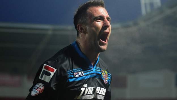 Plymouth Argyle sign former Stevenage defender Peter Hartley - BBC Sport