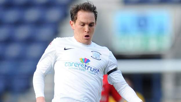Neil Kilkenny: Preston North End midfielder signs new contract - BBC Sport