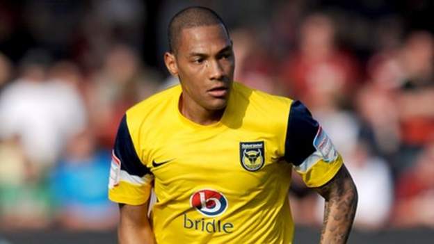 Damian Batt: Dagenham & Redbridge sign defender - BBC Sport