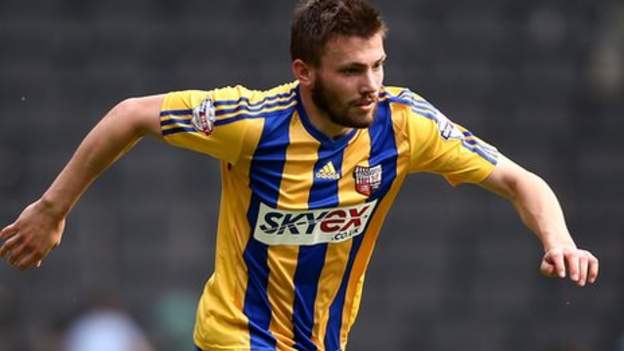 Stuart Dallas: Brentford winger signs new contract - BBC Sport