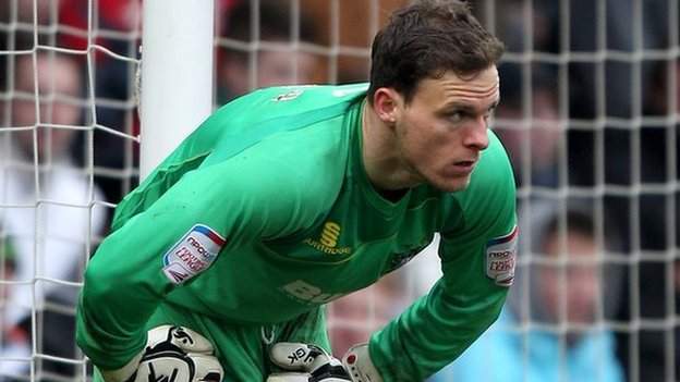 Trevor Carson: Cheltenham Town sign former Bury goalkeeper - BBC Sport