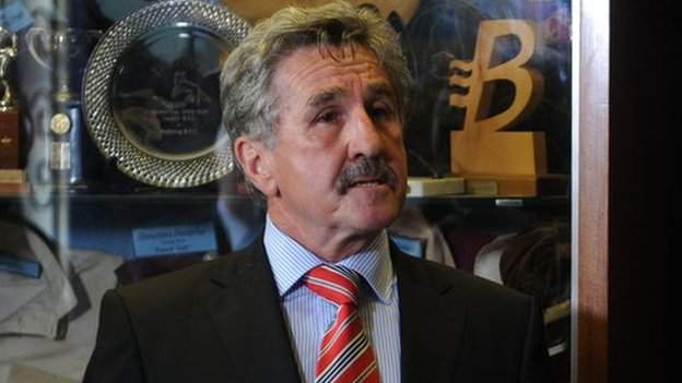 Welsh Rugby Union: Gerald Davies not seeking re-election - BBC Sport