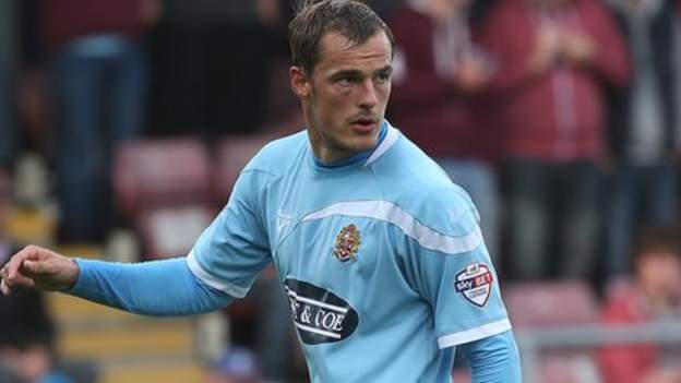 Luke Wilkinson: Luton Town sign defender from Dagenham - BBC Sport