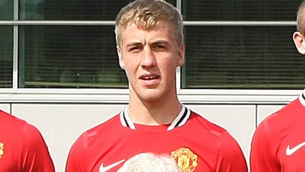 Leicester sign defender Louis Rowley from Manchester United - BBC Sport