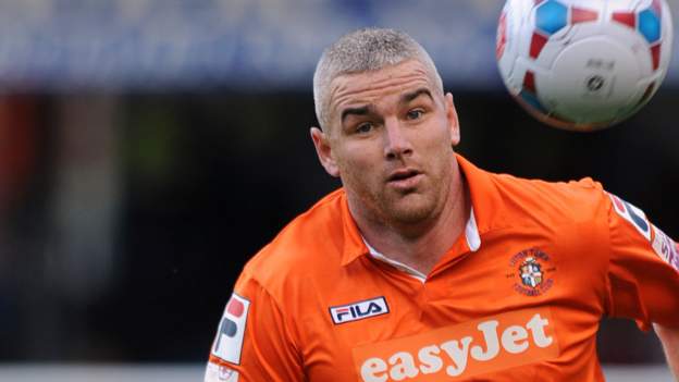 Luton Town: Steve McNulty signs new two-year deal - BBC Sport