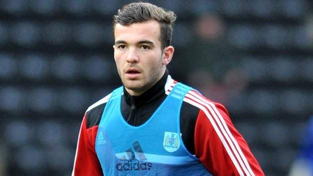 Braintree Town sign Mitch Brundle and Carl Pentney - BBC Sport