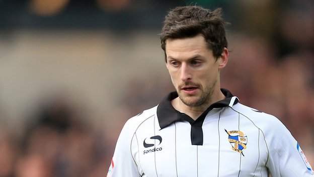 Rob Taylor: Mansfield Town sign former Port Vale left-back - BBC Sport
