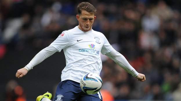 Joe Garner: Preston manager's joy as striker signs new contract - BBC Sport