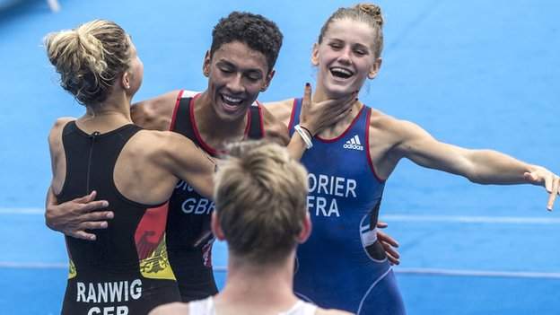 Youth Olympics: Ben Dijkstra secures double triathlon gold - BBC Sport