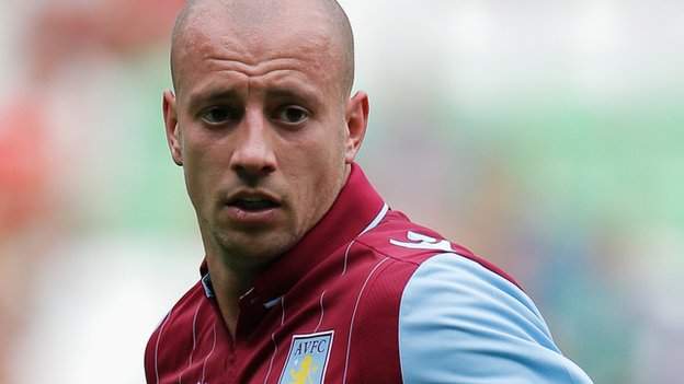 Aston Villa: Alan Hutton signs new three-year contract - BBC Sport