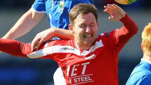 Gary Twigg returns after injury to boost leaders Portadown - BBC Sport