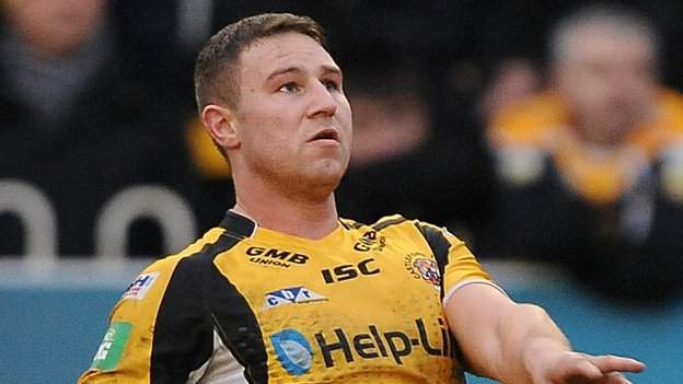 Jamie Ellis: Huddersfield Giants sign Castleford Tigers half-back - BBC ...