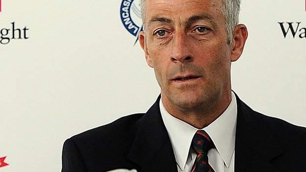 Lancashire: Mike Watkinson steps down as cricket director - BBC Sport
