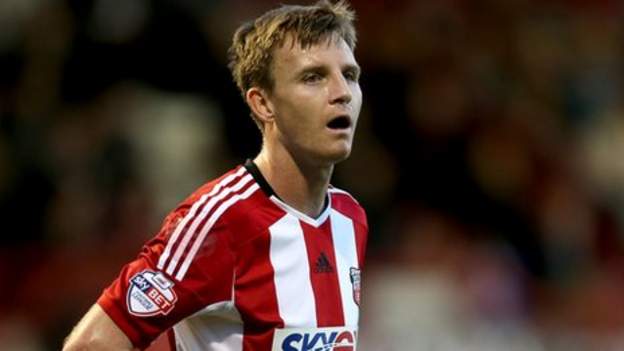 Tony Craig: Brentford defender signs new contract - BBC Sport