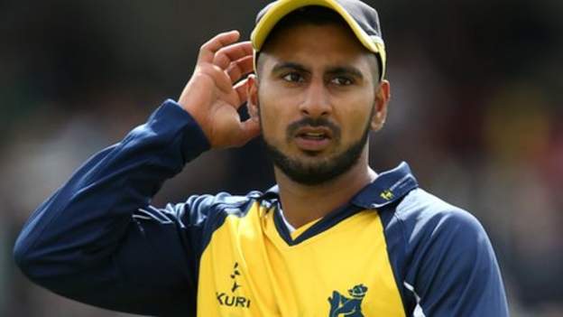 Ateeq Javid: Warwickshire all-rounder signs new three-year deal - BBC Sport