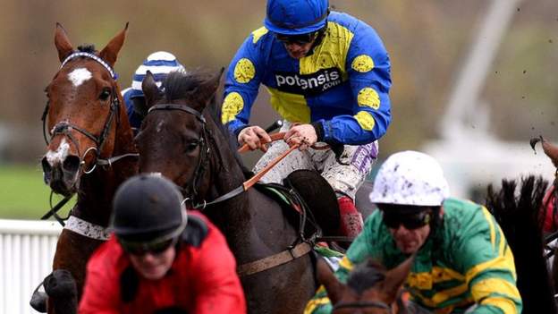 Cheltenham: Caid Du Berlais wins thrilling Paddy Power Gold Cup - BBC Sport