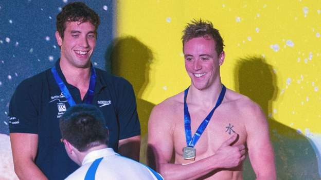 Robbie Renwick & Calum Jarvis share first place in Glasgow - BBC Sport