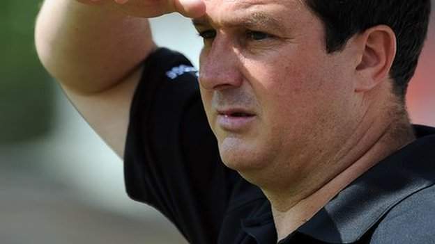 Paul Cox: Ex-Mansfield boss in contention for Telford job - BBC Sport