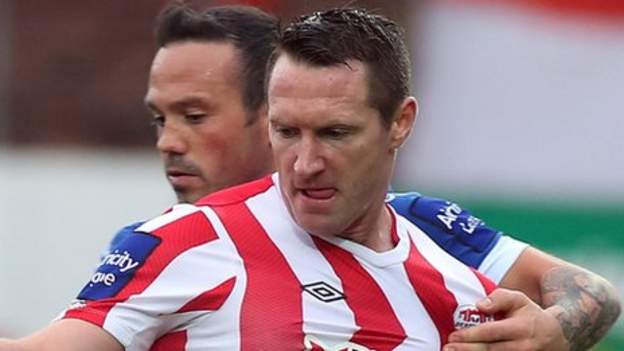 Barry Molloy leaves Derry City to sign for Crusaders - BBC Sport