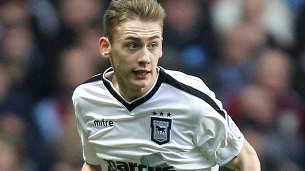 Ipswich Town's Elliott Hewitt to remain at Colchester United - BBC Sport