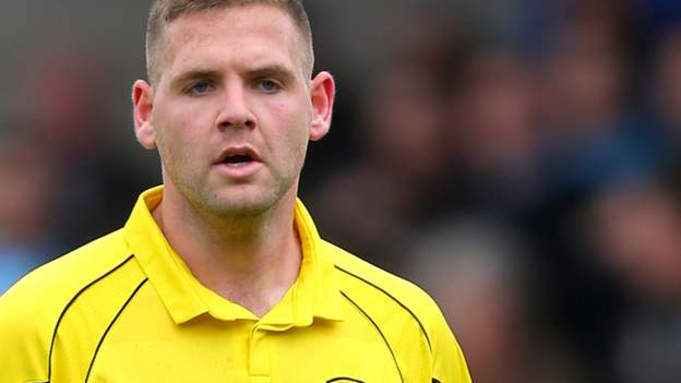 Billy Kee: Scunthorpe United striker joins Mansfield Town - BBC Sport