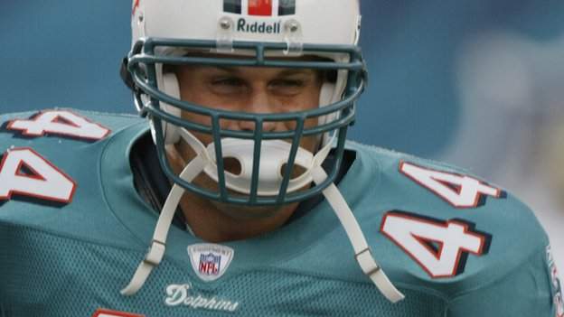 Rob Konrad: Ex-Miami Dolphin falls off boat, swims nine miles - BBC Sport