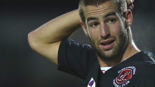 Matty Blair: Mansfield sign ex-Fleetwood winger - BBC Sport