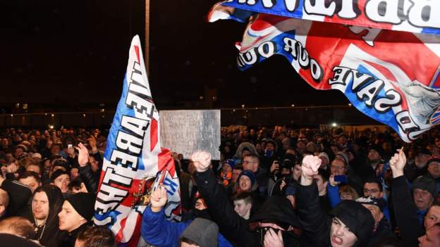Rangers: Fans protest against board at Ibrox Stadium - BBC Sport