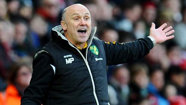 Mike Phelan leaves job as Norwich City coach - BBC Sport