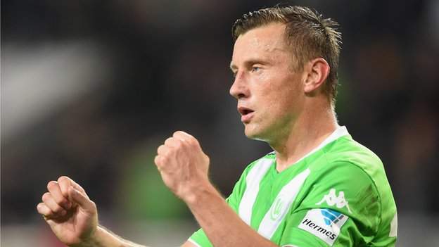 Ivica Olic: Hamburg sign Wolfsburg striker - BBC Sport