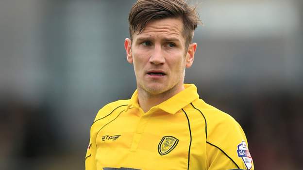 Transfer Deadline Day: Lee Bell joins Macclesfield from Burton - BBC Sport