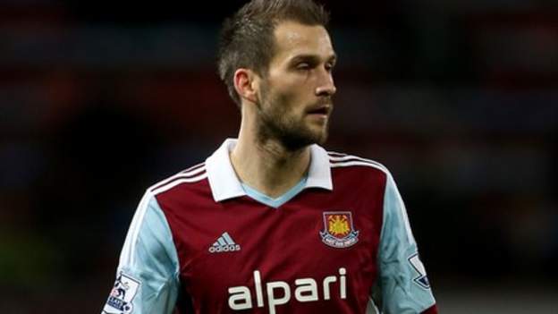 Roger Johnson: Charlton sign defender after Wolves exit - BBC Sport