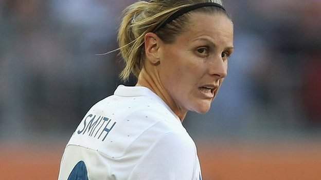 Kelly Smith: England record scorer ends international career - BBC Sport