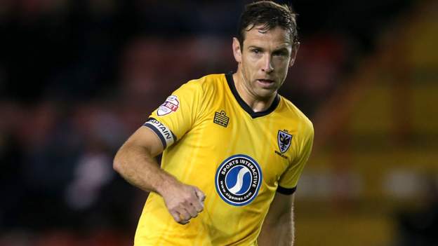 Alan Bennett: AFC Wimbledon captain returns to Cork City - BBC Sport
