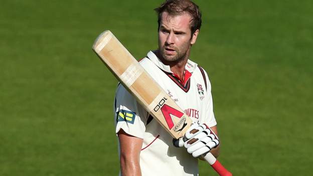 Tom Smith: Lancashire appoint new captain for 2015 season - BBC Sport