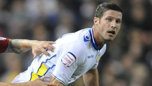 David Norris: Yeovil Town sign former Plymouth and Leeds player - BBC Sport