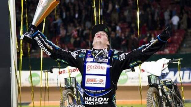 Darcy Ward: Swindon sign Poole Pirates rider on loan - BBC Sport