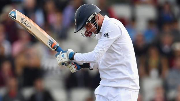 Stuart Broad still suffers 'nightmares' after facial injury - BBC Sport
